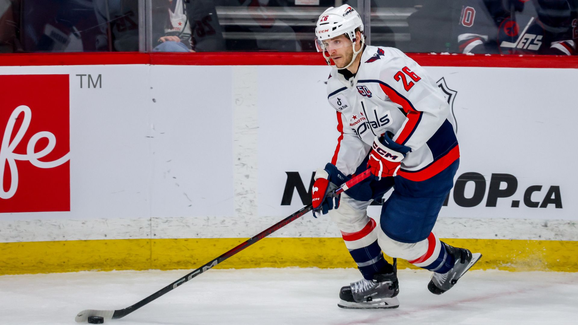 Capitals sign Nic Dowd to two-year extension
